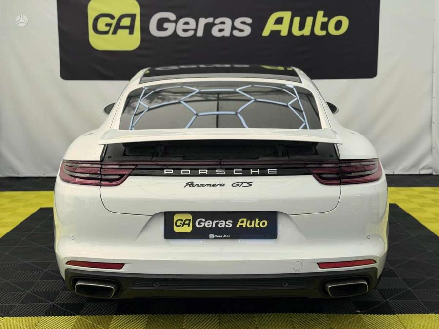 White Porsche Panamera 2018 in Vilnius, with an engine capacity of 2.99 L and mileage of 212 thousand km for 35950 €, photo 6 on AUTOMOTO.COM.LV