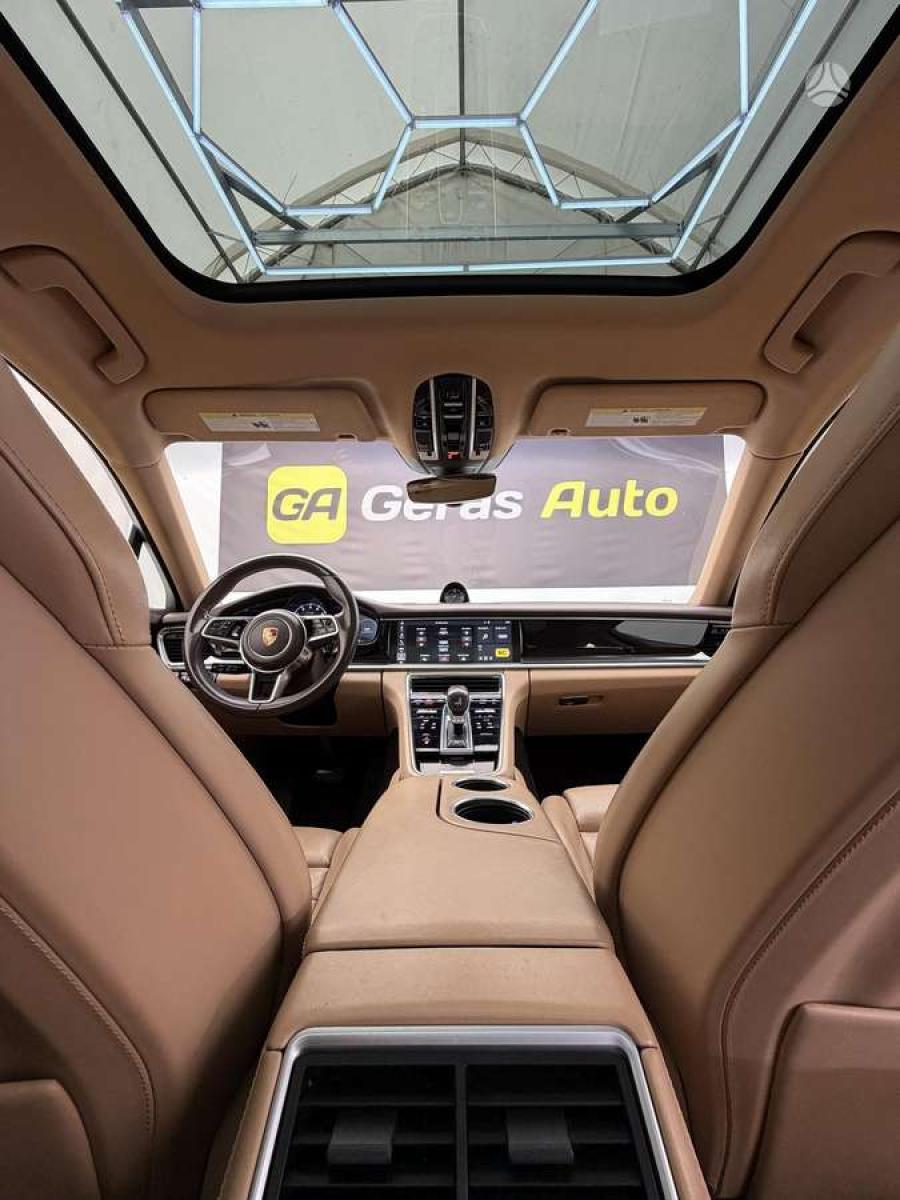 White Porsche Panamera 2018 in Vilnius, with an engine capacity of 2.99 L and mileage of 212 thousand km for 35950 €, photo 22 on AUTOMOTO.COM.LV