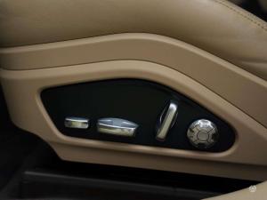 White Porsche Panamera 2018 in Vilnius, with an engine capacity of 2.99 L and mileage of 212 thousand km for 35950 €, photo 26 on AUTOMOTO.COM.LV