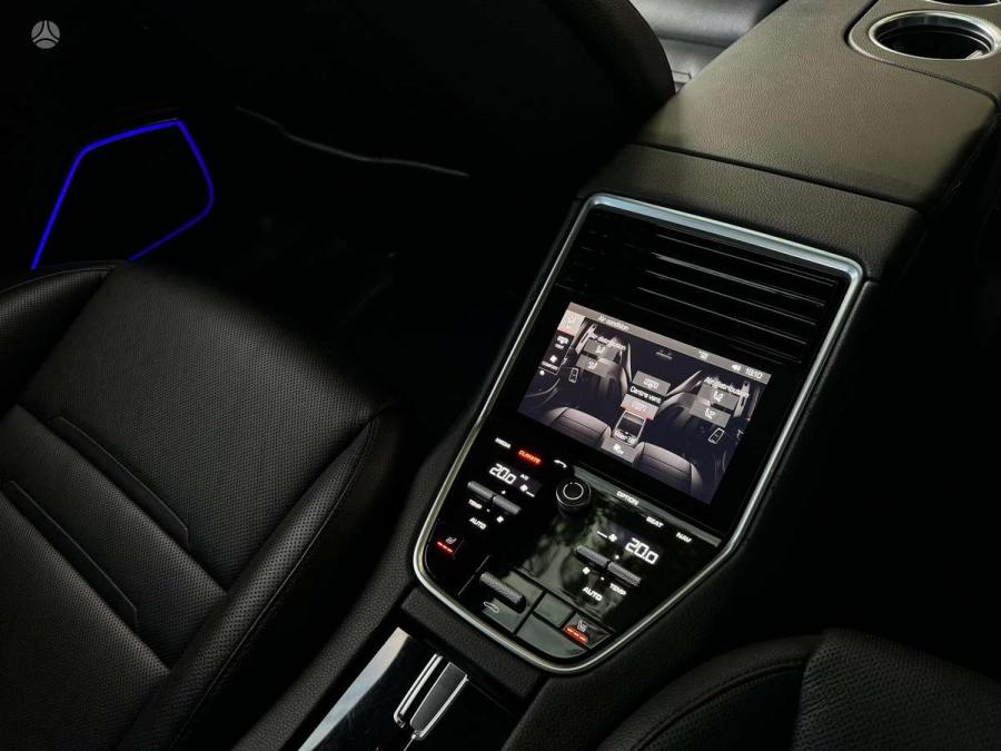 Balts Porsche Panamera 2018 Viļņa, ar dzinēja tilpumu 2.89 L un nobraukumu 220 tūkst. km par 40000 €, foto 20 vietnē AUTOMOTO.COM.LV