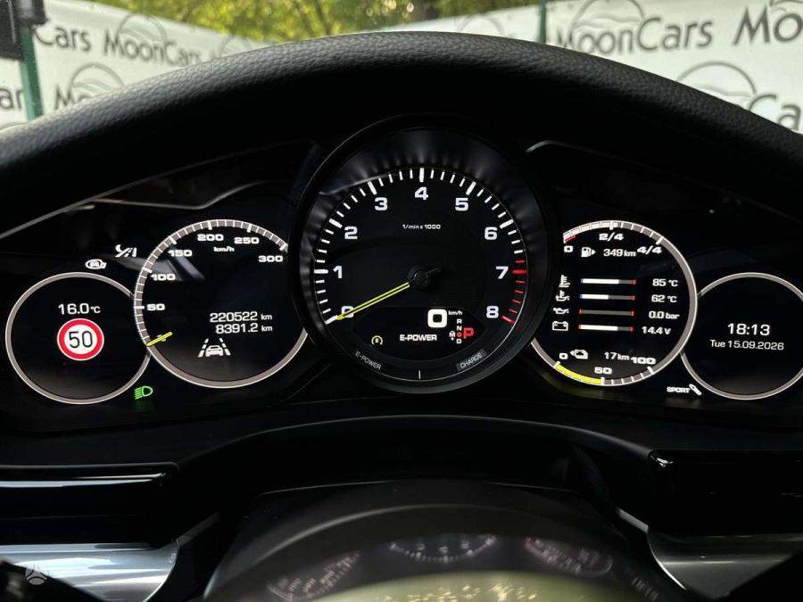Balts Porsche Panamera 2018 Viļņa, ar dzinēja tilpumu 2.89 L un nobraukumu 220 tūkst. km par 40000 €, foto 28 vietnē AUTOMOTO.COM.LV