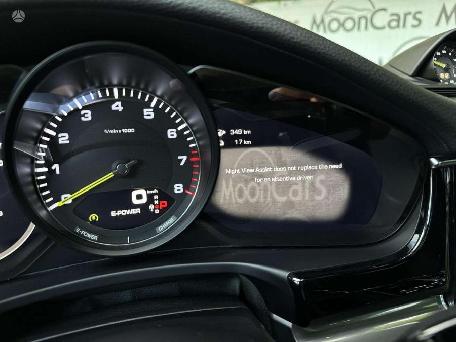 Balts Porsche Panamera 2018 Viļņa, ar dzinēja tilpumu 2.89 L un nobraukumu 220 tūkst. km par 40000 €, foto 33 vietnē AUTOMOTO.COM.LV