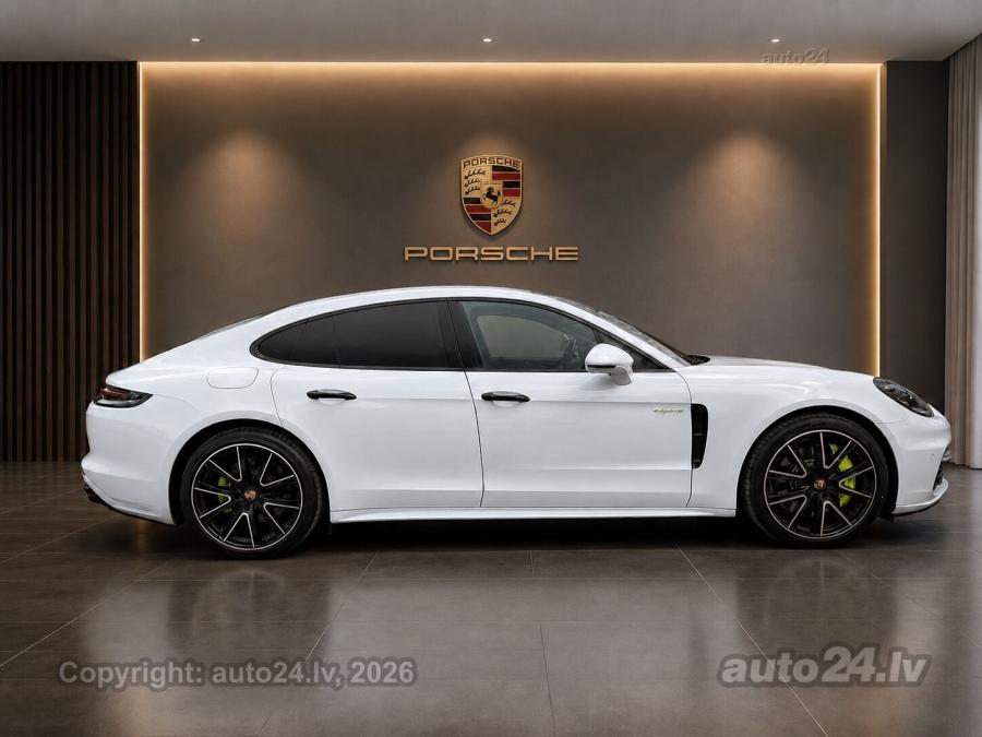 White Porsche Panamera 2020 in Riga, with an engine capacity of 2.90 L and mileage of 45 thousand km for 64900 €, photo 4 on AUTOMOTO.COM.LV