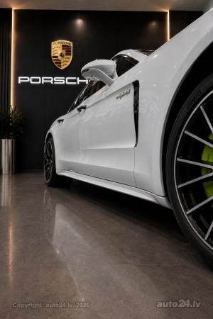 White Porsche Panamera 2020 in Riga, with an engine capacity of 2.90 L and mileage of 45 thousand km for 64900 €, photo 8 on AUTOMOTO.COM.LV