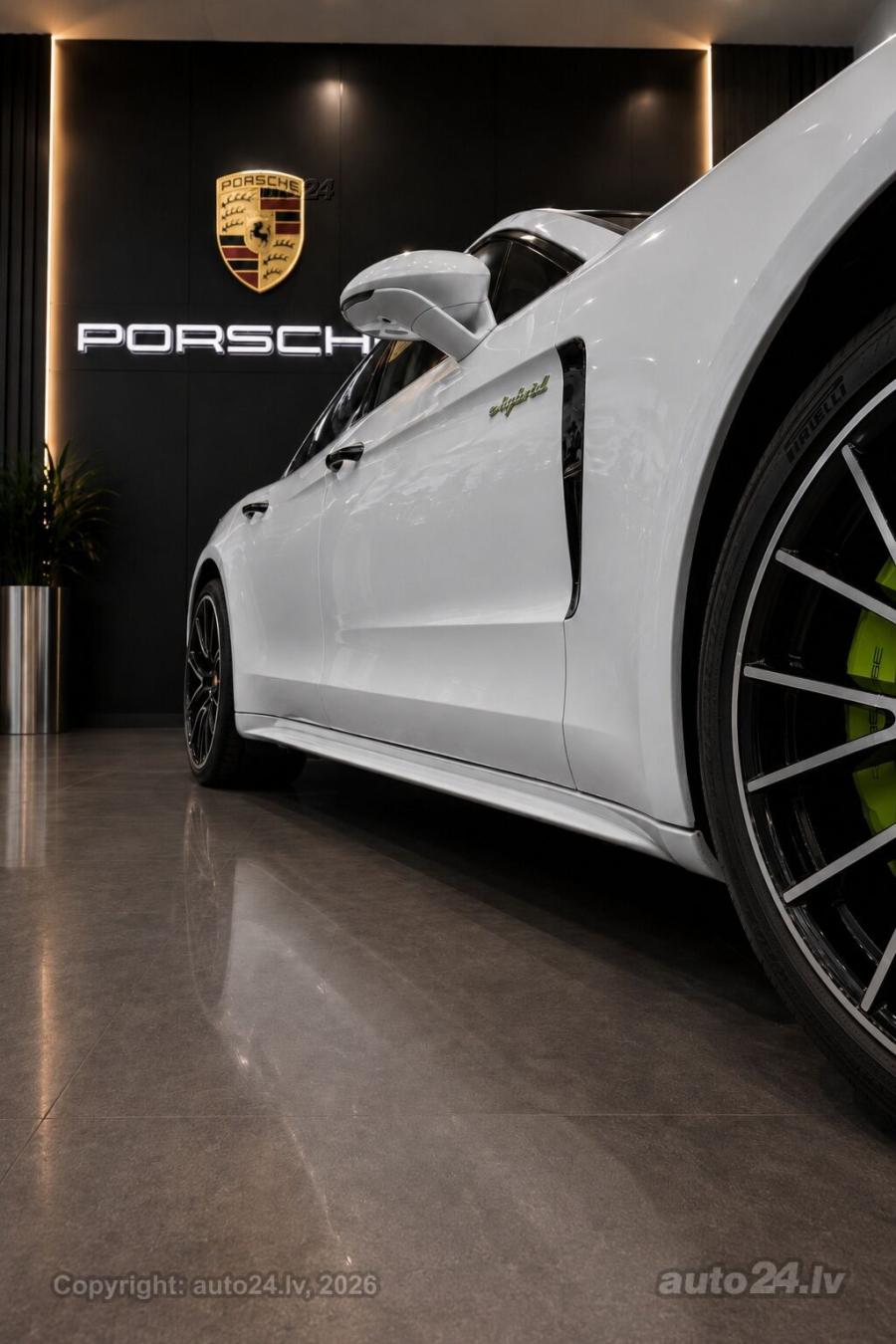White Porsche Panamera 2020 in Riga, with an engine capacity of 2.90 L and mileage of 45 thousand km for 64900 €, photo 8 on AUTOMOTO.COM.LV
