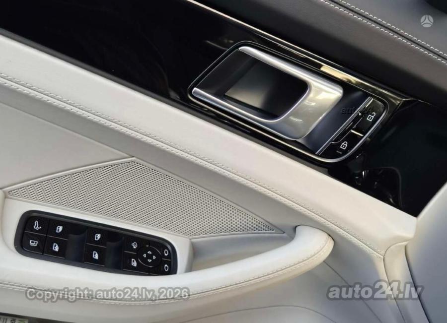 White Porsche Panamera 2020 in Riga, with an engine capacity of 2.90 L and mileage of 45 thousand km for 64900 €, photo 13 on AUTOMOTO.COM.LV