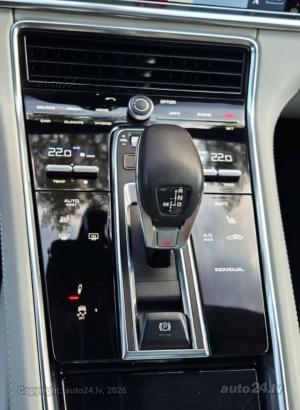 White Porsche Panamera 2020 in Riga, with an engine capacity of 2.90 L and mileage of 45 thousand km for 64900 €, photo 14 on AUTOMOTO.COM.LV