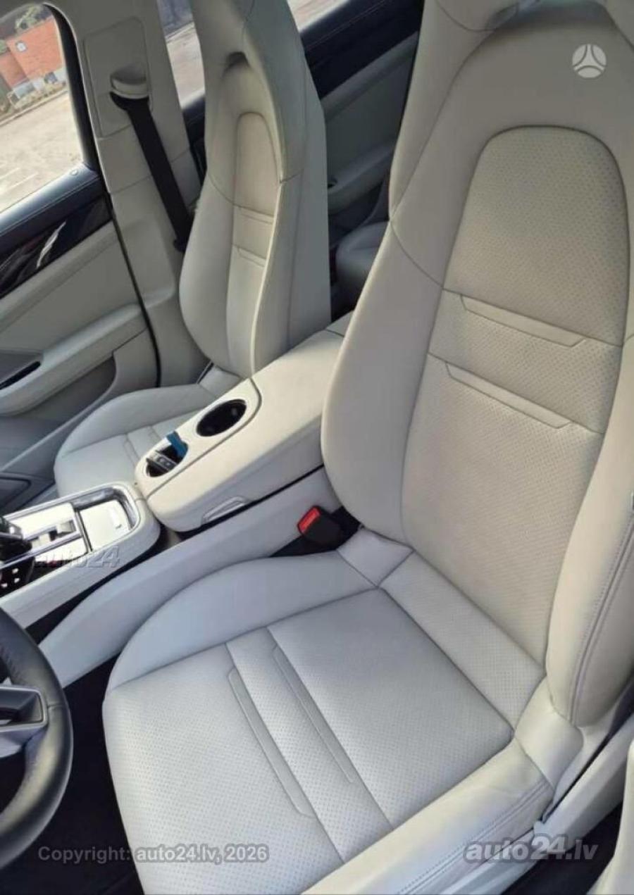 White Porsche Panamera 2020 in Riga, with an engine capacity of 2.90 L and mileage of 45 thousand km for 64900 €, photo 18 on AUTOMOTO.COM.LV