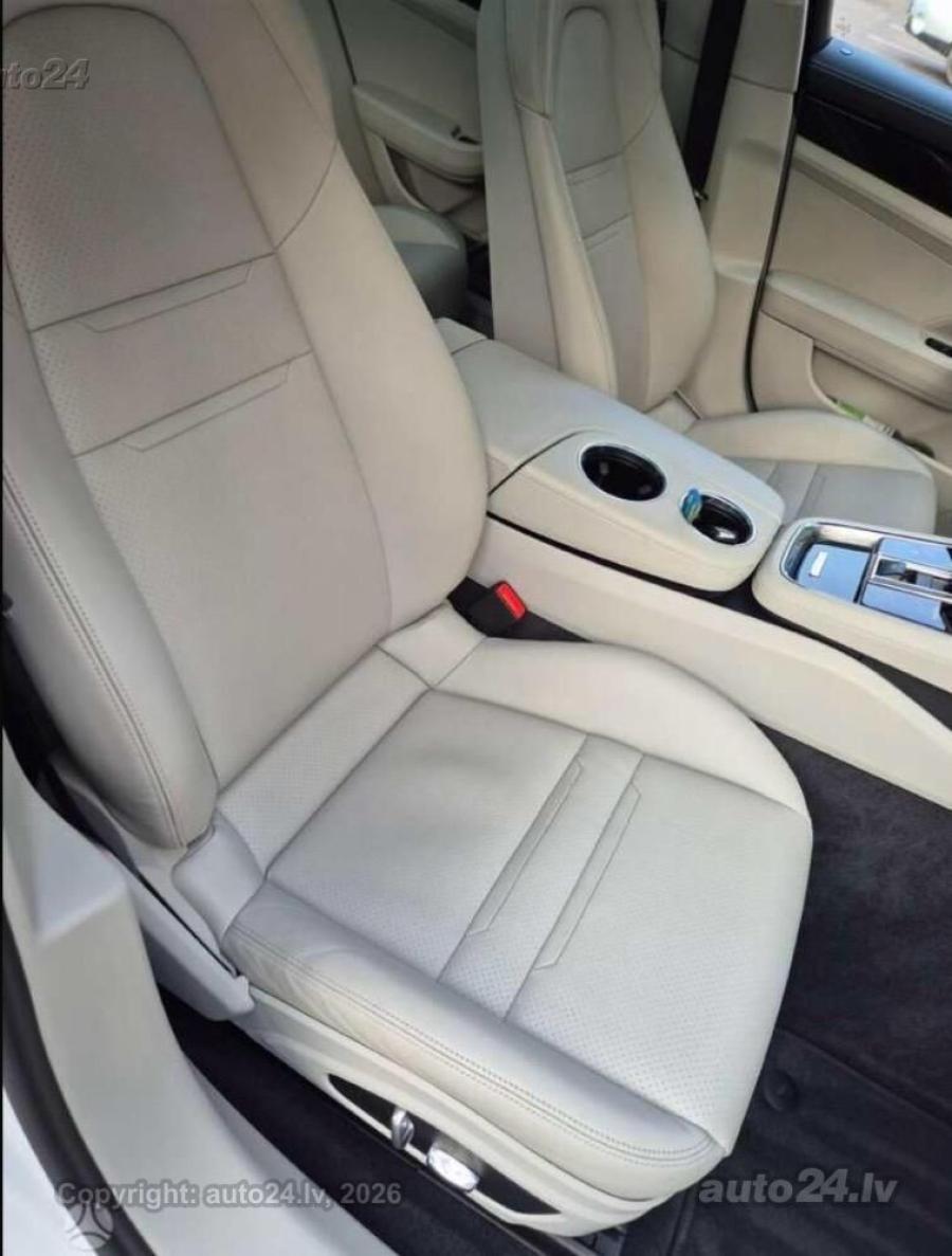 White Porsche Panamera 2020 in Riga, with an engine capacity of 2.90 L and mileage of 45 thousand km for 64900 €, photo 19 on AUTOMOTO.COM.LV