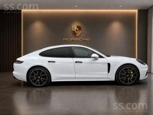 White Porsche Panamera 2020 in Riga, with an engine capacity of 2.90 L and mileage of 44 thousand km for 64900 €, photo 4 on AUTOMOTO.COM.LV