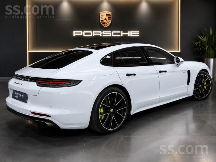 White Porsche Panamera 2020 in Riga, with an engine capacity of 2.90 L and mileage of 44 thousand km for 64900 €, photo 7 on AUTOMOTO.COM.LV