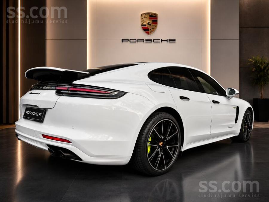 White Porsche Panamera 2020 in Riga, with an engine capacity of 2.90 L and mileage of 44 thousand km for 64900 €, photo 8 on AUTOMOTO.COM.LV