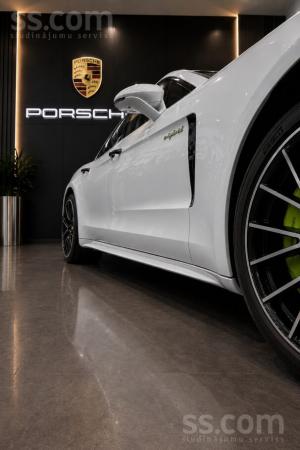 White Porsche Panamera 2020 in Riga, with an engine capacity of 2.90 L and mileage of 44 thousand km for 64900 €, photo 9 on AUTOMOTO.COM.LV