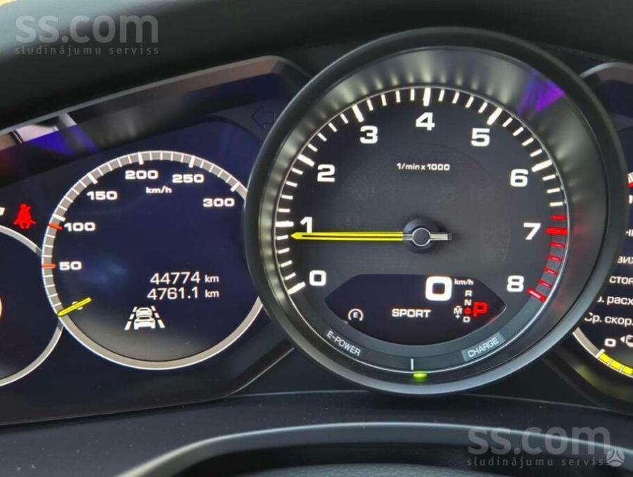 White Porsche Panamera 2020 in Riga, with an engine capacity of 2.90 L and mileage of 44 thousand km for 64900 €, photo 12 on AUTOMOTO.COM.LV