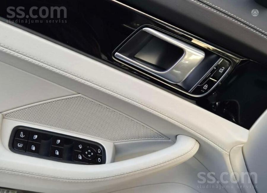 White Porsche Panamera 2020 in Riga, with an engine capacity of 2.90 L and mileage of 44 thousand km for 64900 €, photo 19 on AUTOMOTO.COM.LV