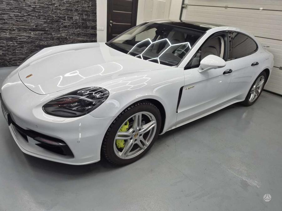 White Porsche Panamera 2020 in Druskininkai, with an engine capacity of 2.89 L and mileage of 45 thousand km for 54000 €, photo 1 on AUTOMOTO.COM.LV