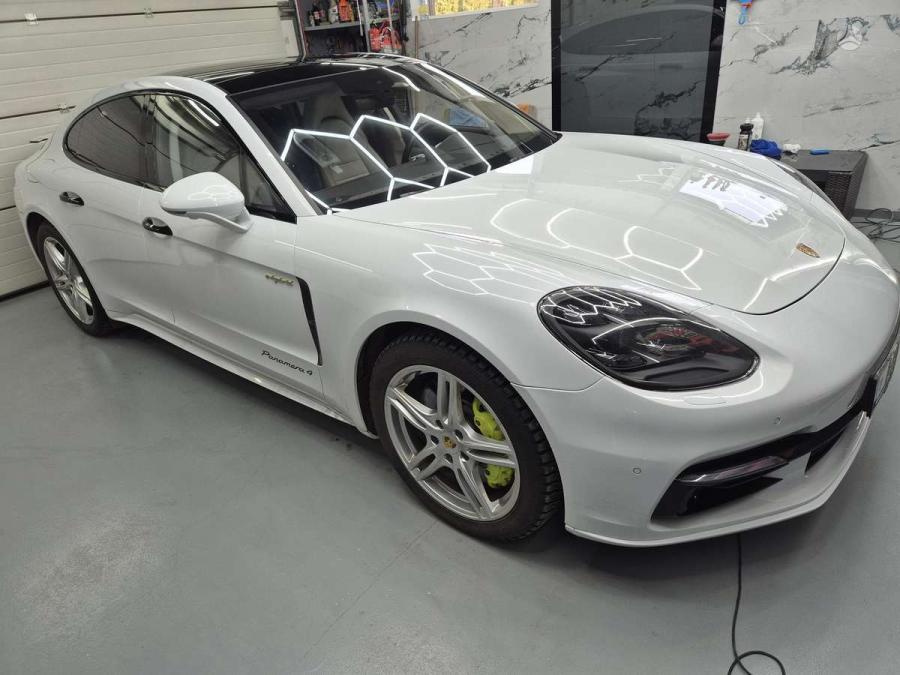 White Porsche Panamera 2020 in Druskininkai, with an engine capacity of 2.89 L and mileage of 45 thousand km for 54000 €, photo 3 on AUTOMOTO.COM.LV