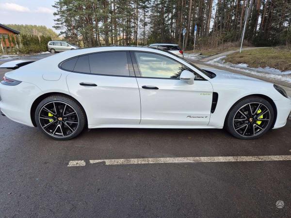 White Porsche Panamera 2020 in Druskininkai, with an engine capacity of 2.89 L and mileage of 45 thousand km for 54000 €, photo 3 on AUTOMOTO.COM.LV