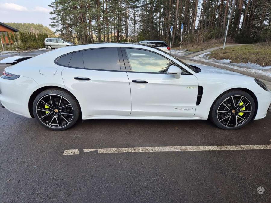 White Porsche Panamera 2020 in Druskininkai, with an engine capacity of 2.89 L and mileage of 45 thousand km for 54000 €, photo 4 on AUTOMOTO.COM.LV