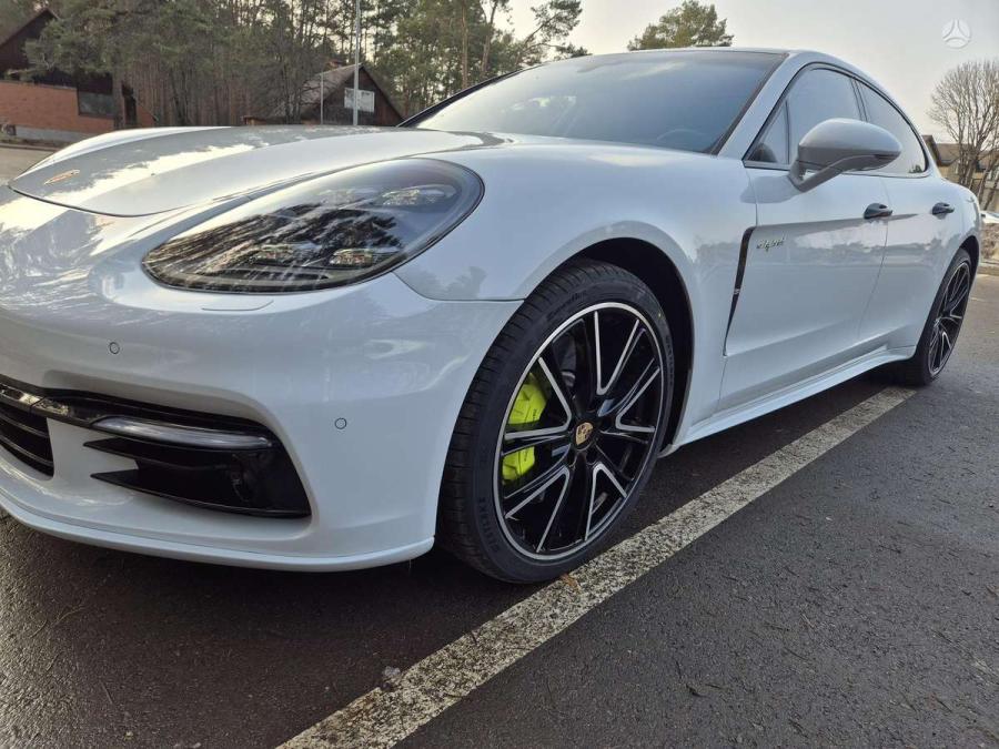 White Porsche Panamera 2020 in Druskininkai, with an engine capacity of 2.89 L and mileage of 45 thousand km for 54000 €, photo 5 on AUTOMOTO.COM.LV