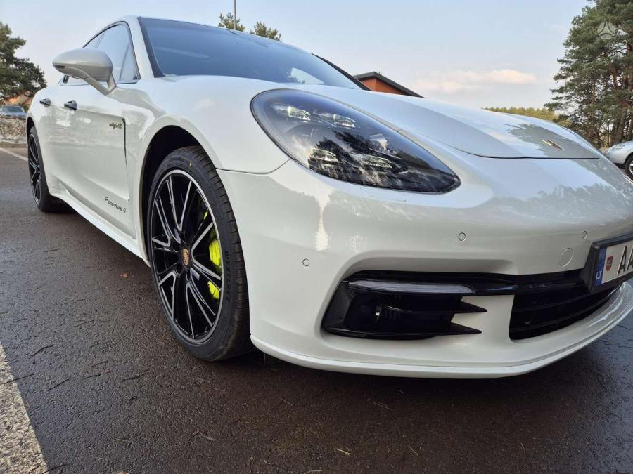 White Porsche Panamera 2020 in Druskininkai, with an engine capacity of 2.89 L and mileage of 45 thousand km for 54000 €, photo 6 on AUTOMOTO.COM.LV