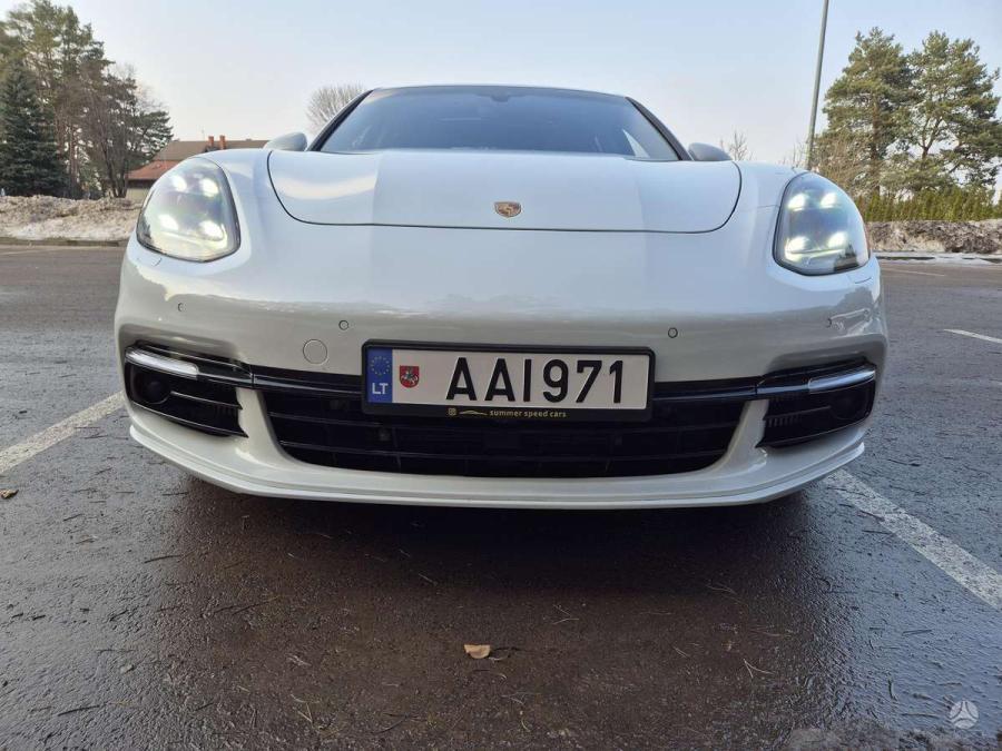 White Porsche Panamera 2020 in Druskininkai, with an engine capacity of 2.89 L and mileage of 45 thousand km for 54000 €, photo 7 on AUTOMOTO.COM.LV