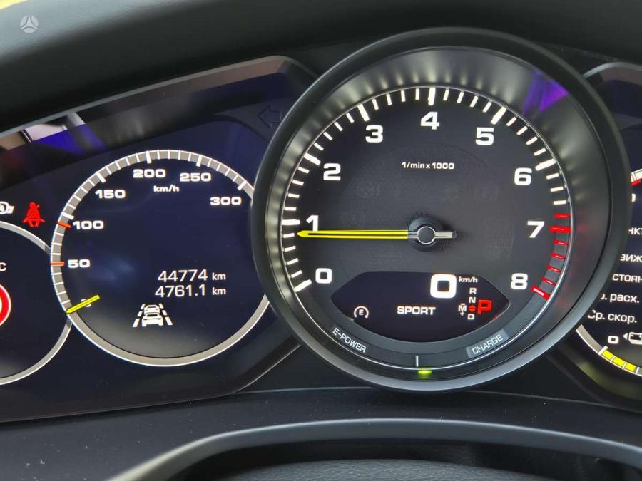 White Porsche Panamera 2020 in Druskininkai, with an engine capacity of 2.89 L and mileage of 45 thousand km for 54000 €, photo 12 on AUTOMOTO.COM.LV