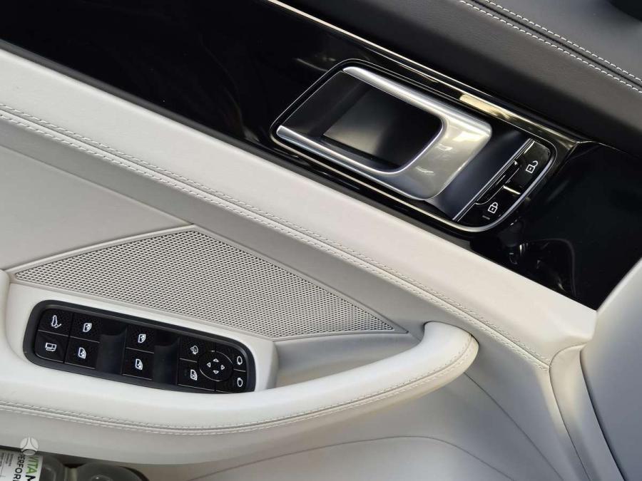White Porsche Panamera 2020 in Druskininkai, with an engine capacity of 2.89 L and mileage of 45 thousand km for 54000 €, photo 16 on AUTOMOTO.COM.LV