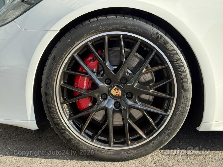 White Porsche Panamera 2022 in Tallinn, with an engine capacity of 4.00 L and mileage of 48 thousand km for 84995 €, photo 5 on AUTOMOTO.COM.LV