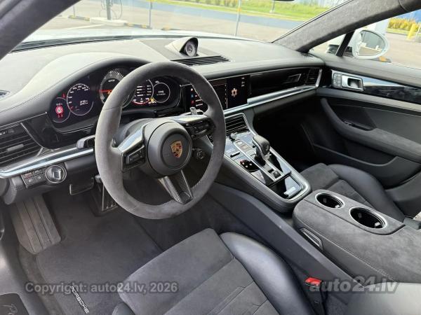 White Porsche Panamera 2022 in Tallinn, with an engine capacity of 4.00 L and mileage of 48 thousand km for 84995 €, photo 9 on AUTOMOTO.COM.LV