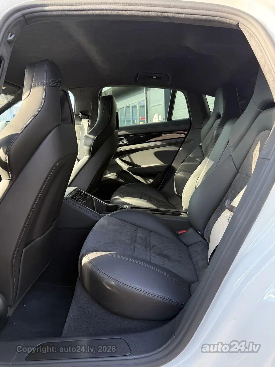White Porsche Panamera 2022 in Tallinn, with an engine capacity of 4.00 L and mileage of 48 thousand km for 84995 €, photo 13 on AUTOMOTO.COM.LV