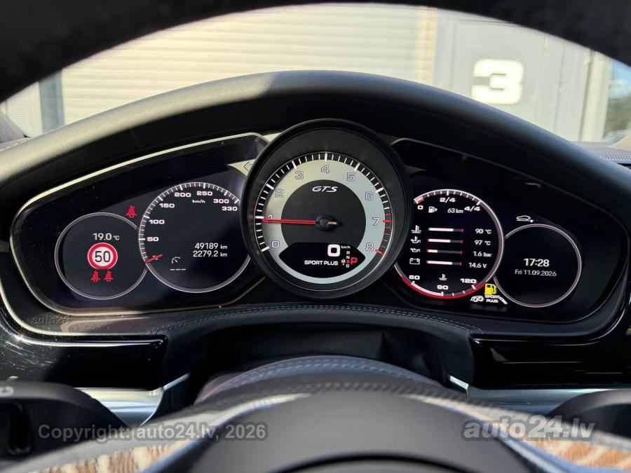 White Porsche Panamera 2022 in Tallinn, with an engine capacity of 4.00 L and mileage of 48 thousand km for 84995 €, photo 16 on AUTOMOTO.COM.LV