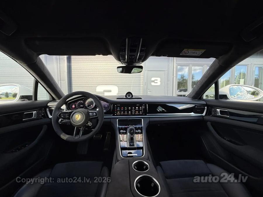 White Porsche Panamera 2022 in Tallinn, with an engine capacity of 4.00 L and mileage of 48 thousand km for 84995 €, photo 18 on AUTOMOTO.COM.LV
