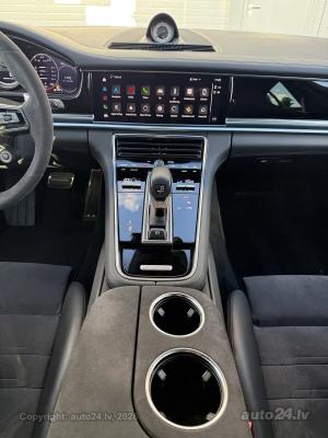 White Porsche Panamera 2022 in Tallinn, with an engine capacity of 4.00 L and mileage of 48 thousand km for 84995 €, photo 19 on AUTOMOTO.COM.LV