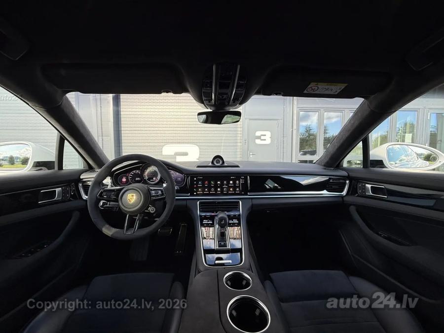 White Porsche Panamera 2022 in Tallinn, with an engine capacity of 4.00 L and mileage of 48 thousand km for 84995 €, photo 18 on AUTOMOTO.COM.LV