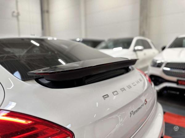 White Porsche Panamera 2014 in Vilnius, with an engine capacity of 3.00 L and mileage of 129 thousand km for 27900 €, photo 8 on AUTOMOTO.COM.LV