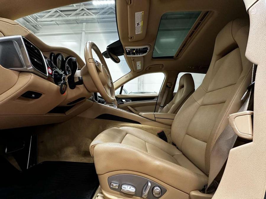 Balts Porsche Panamera 2014 Viļņa, ar dzinēja tilpumu 3.00 L un nobraukumu 129 tūkst. km par 27900 €, foto 12 vietnē AUTOMOTO.COM.LV