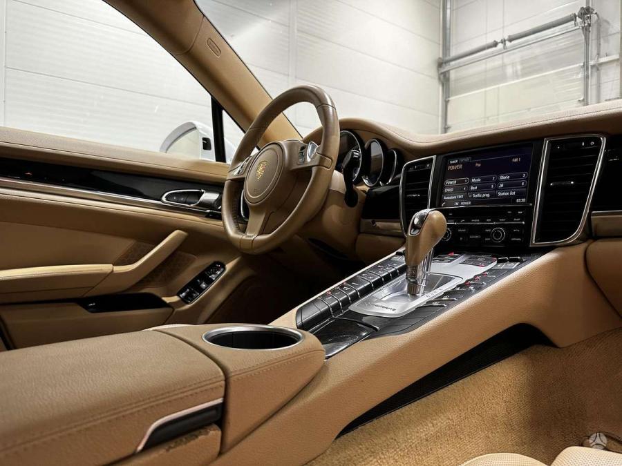 Balts Porsche Panamera 2014 Viļņa, ar dzinēja tilpumu 3.00 L un nobraukumu 129 tūkst. km par 27900 €, foto 17 vietnē AUTOMOTO.COM.LV