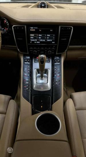 Balts Porsche Panamera 2014 Viļņa, ar dzinēja tilpumu 3.00 L un nobraukumu 129 tūkst. km par 27900 €, foto 23 vietnē AUTOMOTO.COM.LV
