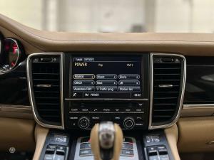 Balts Porsche Panamera 2014 Viļņa, ar dzinēja tilpumu 3.00 L un nobraukumu 129 tūkst. km par 27900 €, foto 25 vietnē AUTOMOTO.COM.LV