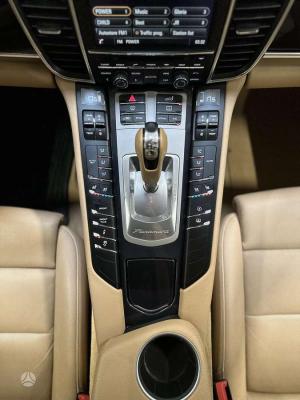 Balts Porsche Panamera 2014 Viļņa, ar dzinēja tilpumu 3.00 L un nobraukumu 129 tūkst. km par 27900 €, foto 26 vietnē AUTOMOTO.COM.LV