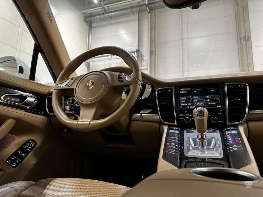 Balts Porsche Panamera 2014 Viļņa, ar dzinēja tilpumu 3.00 L un nobraukumu 129 tūkst. km par 27900 €, foto 27 vietnē AUTOMOTO.COM.LV