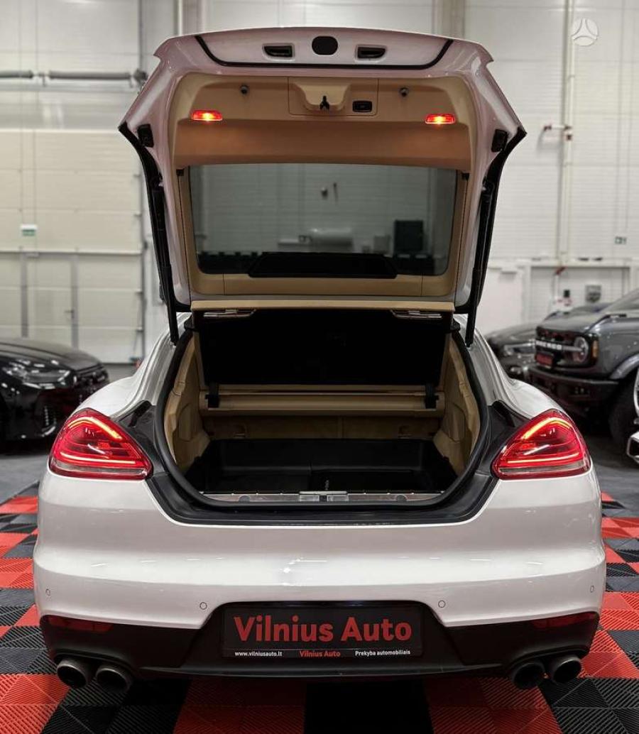 Balts Porsche Panamera 2014 Viļņa, ar dzinēja tilpumu 3.00 L un nobraukumu 129 tūkst. km par 27900 €, foto 38 vietnē AUTOMOTO.COM.LV