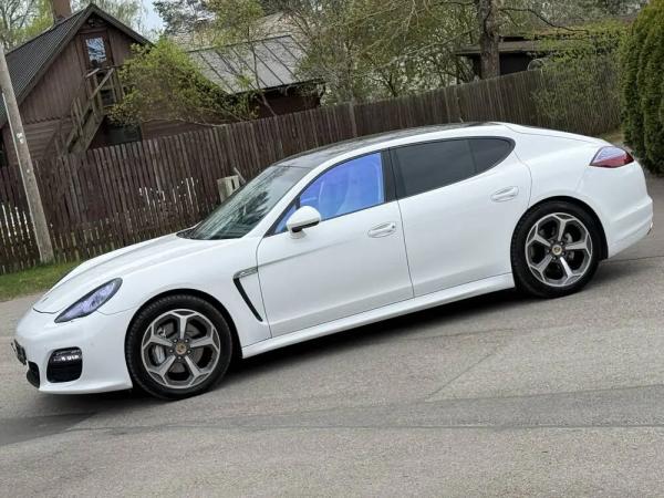 White Porsche Panamera 2010 in Jurmala, with an engine capacity of 4.80 L and mileage of 217 thousand km for 19950 €, photo 5 on AUTOMOTO.COM.LV