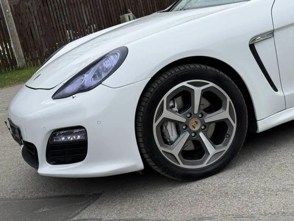 White Porsche Panamera 2010 in Jurmala, with an engine capacity of 4.80 L and mileage of 217 thousand km for 19950 €, photo 6 on AUTOMOTO.COM.LV
