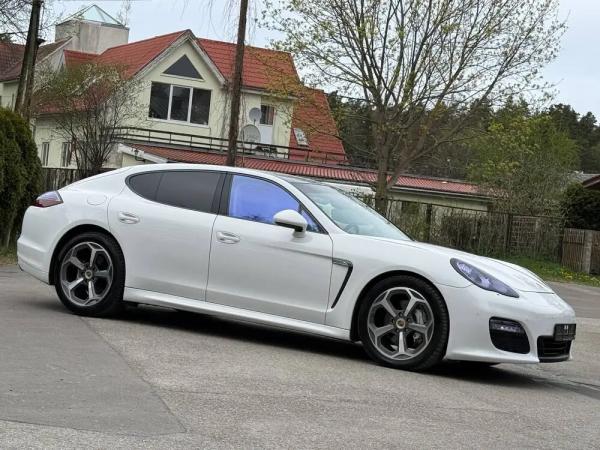 White Porsche Panamera 2010 in Jurmala, with an engine capacity of 4.80 L and mileage of 217 thousand km for 19950 €, photo 9 on AUTOMOTO.COM.LV