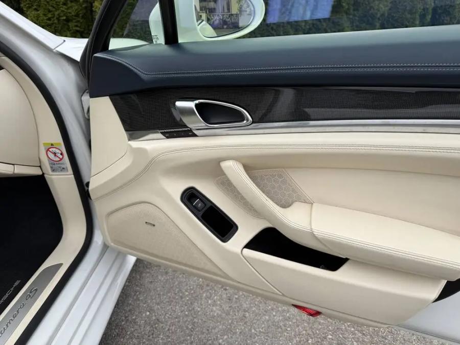 Balts Porsche Panamera 2010 Jūrmala, ar dzinēja tilpumu 4.80 L un nobraukumu 217 tūkst. km par 19950 €, foto 21 vietnē AUTOMOTO.COM.LV