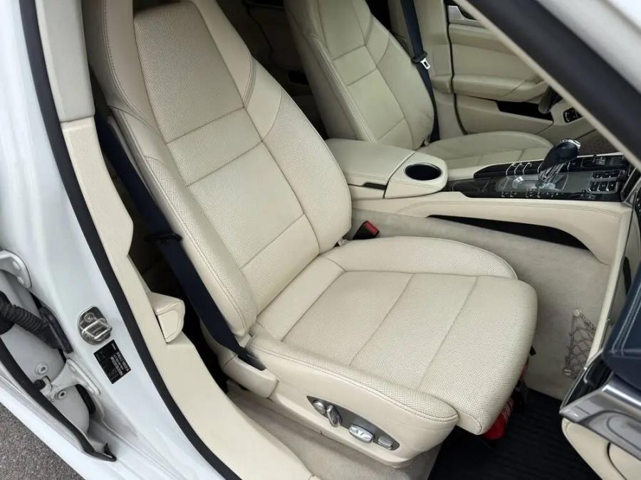 Balts Porsche Panamera 2010 Jūrmala, ar dzinēja tilpumu 4.80 L un nobraukumu 217 tūkst. km par 19950 €, foto 24 vietnē AUTOMOTO.COM.LV