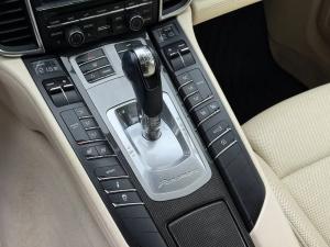 Balts Porsche Panamera 2010 Jūrmala, ar dzinēja tilpumu 4.80 L un nobraukumu 217 tūkst. km par 19950 €, foto 34 vietnē AUTOMOTO.COM.LV