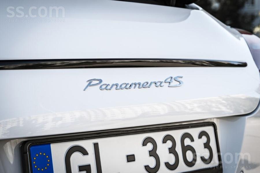 White Porsche Panamera 2011 in Riga, with an engine capacity of 4.80 L and mileage of 218 thousand km for 13950 €, photo 8 on AUTOMOTO.COM.LV